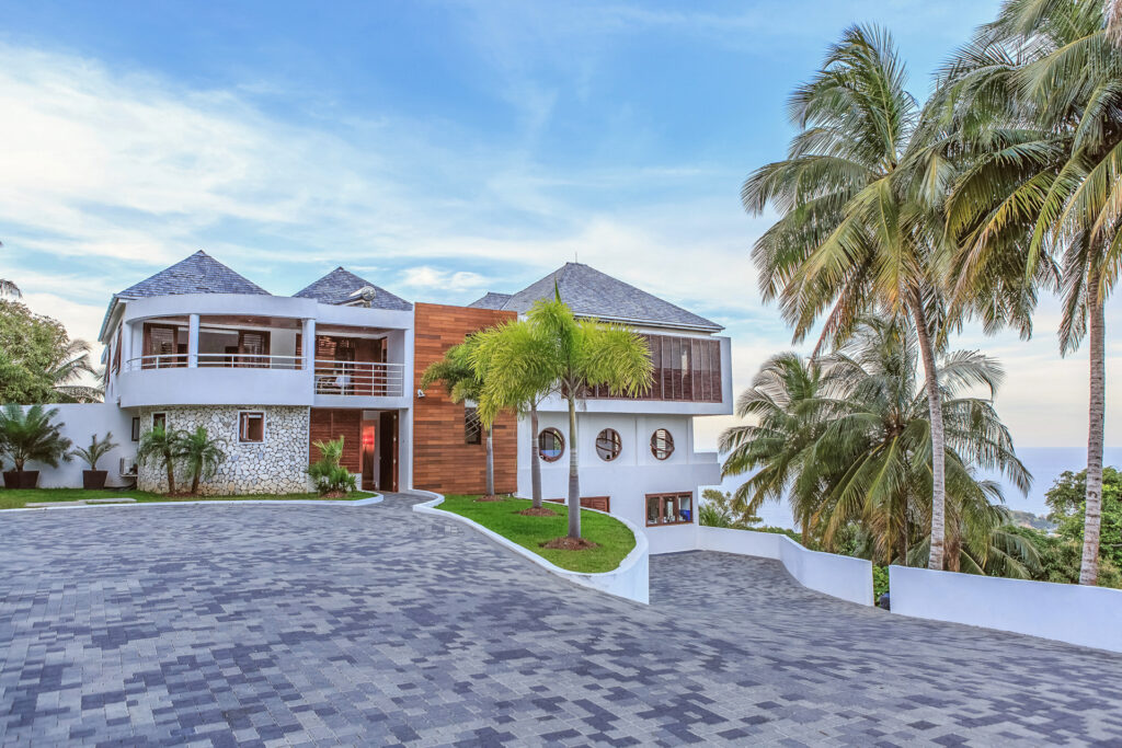 Geejam Accepting Cryptocurrency - Geejam Hotel